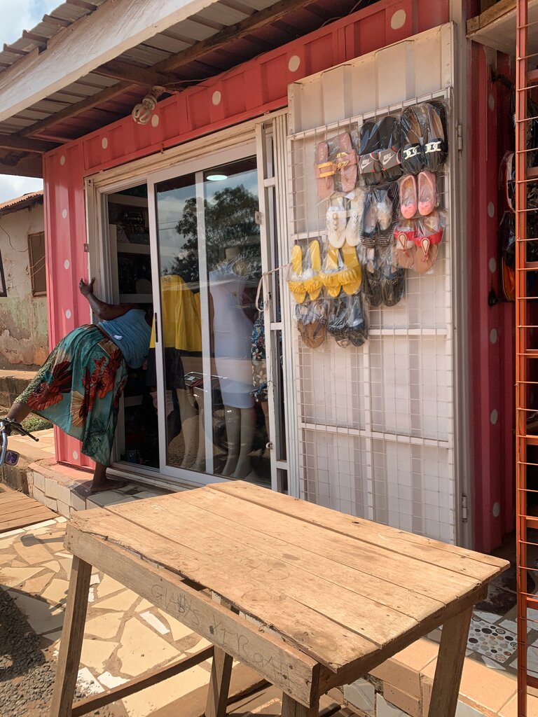 Giyim mağazası Gina’s Clothing, Dünya, foto