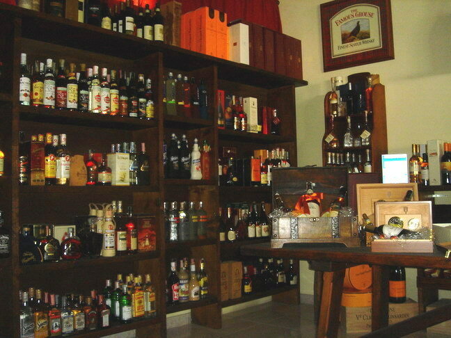 Şarap ve içki toptan satışları Enoteca Don Alvaro, Sardunya, foto