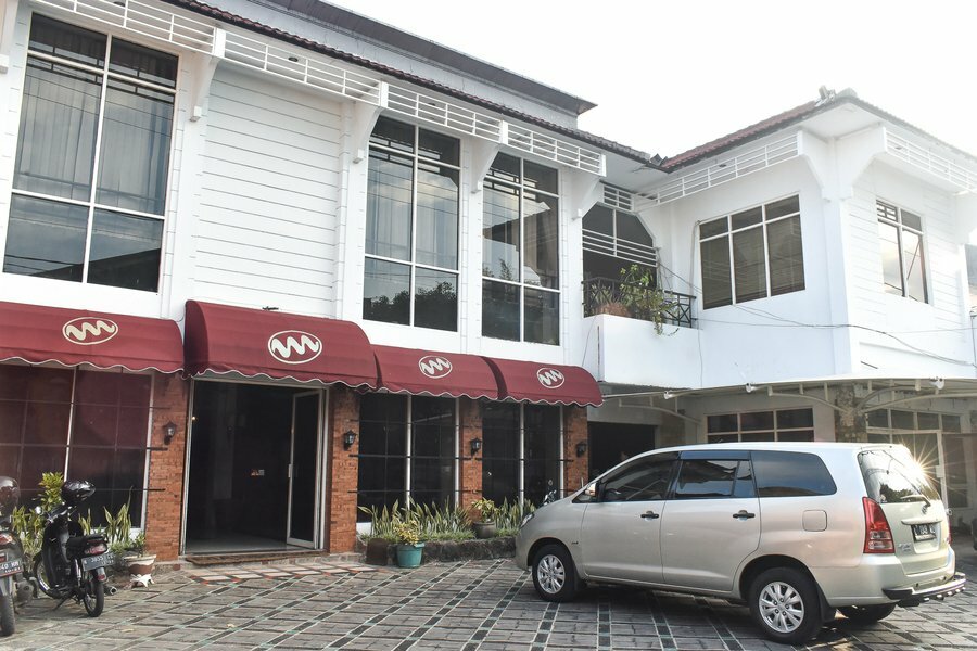 Otel RedDoorz near Kampung Warna Warni, , foto