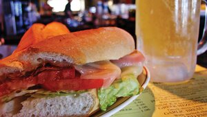 Bratskellar Pizza Pub (United States Route 1), pizzacılar  Portsmouth'tan