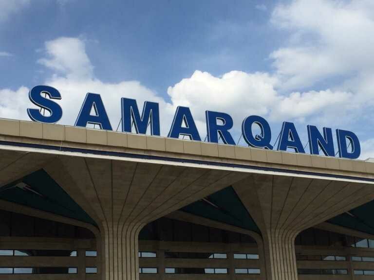 Tren garları Navoi Railway Station, Nevai, foto