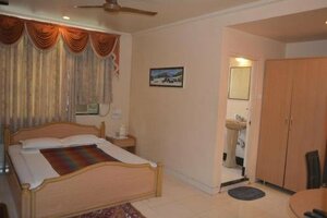 Hotel Poonam (State of Maharashtra, Pune, Aqua Line, Deccan Gymkhana), otel  Pune'den