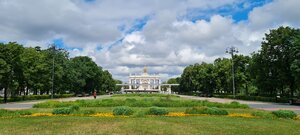 Shkolny Public Garden (Moscow, Shkolny Public Garden), meydan  Moskova'dan