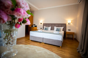 Chveni Ezo Boutique Hotel (Davit Agmanenebeli Avenue No:492), otel  Kabuletti'den