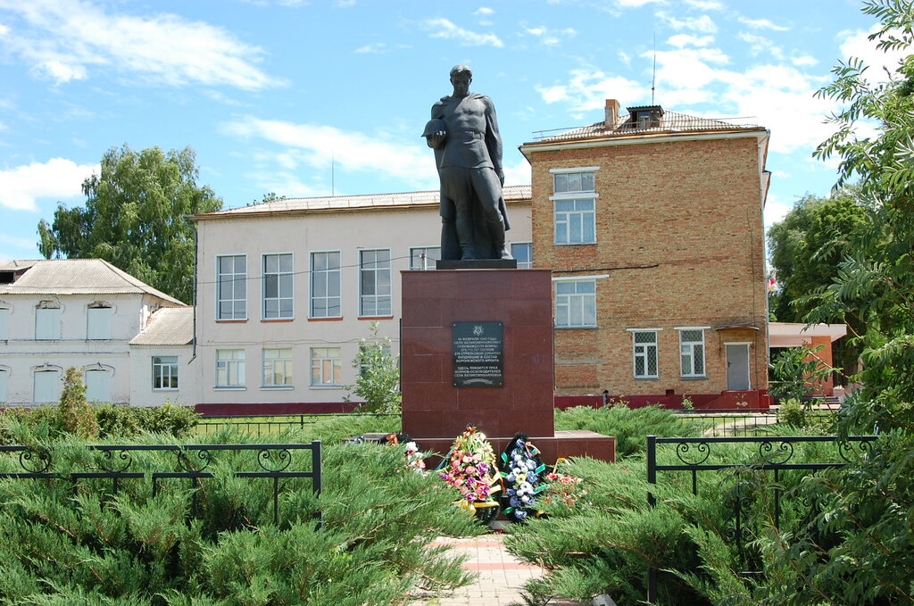 Anıt, heykel Братская могила, Belgorodskaya oblastı, foto