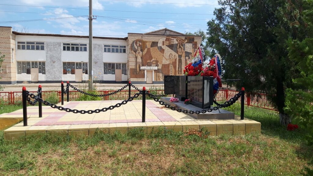 Anıt, heykel Родина мать – я твой солдат, Astrahanskaya oblastı, foto