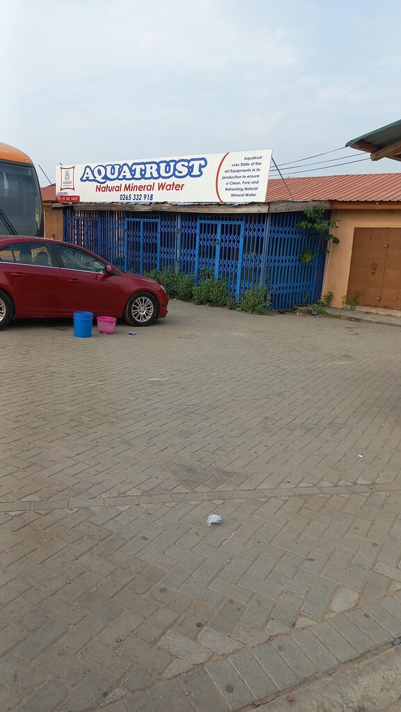 Su satışı Aquatrust Natural Mineral Water, Dünya, foto