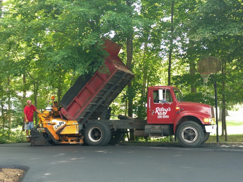 Yol ve asfalt ürünleri Riley's Asphalt Paving, Ohio Eyaleti, foto