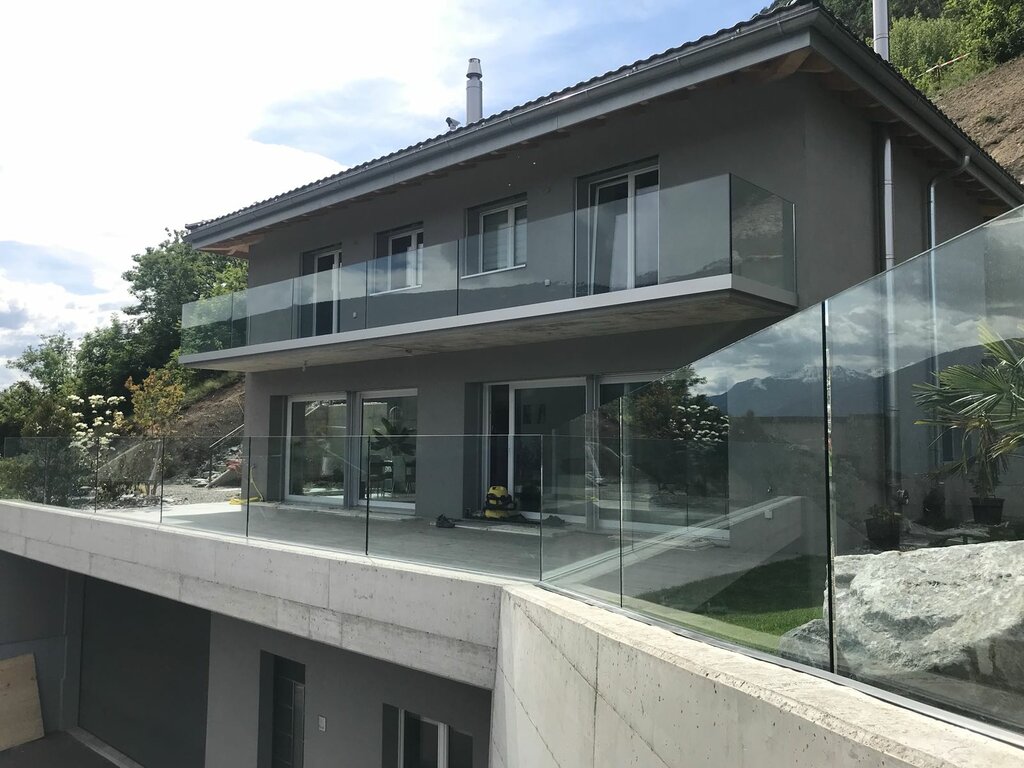 Cam ve cam ürün üreticisi Perrier Vitrerie-Miroiterie Sàrl, Sion, foto