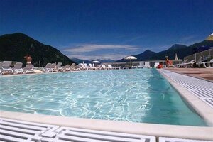 Clubhouse (Lombardy, Provincia di Como, Via Padre G. B. Pigato, 4), otel  Lombardiya'dan
