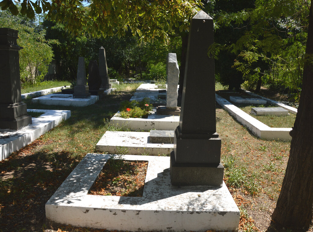 Ünlü kişilerin mezarları Герой Советского Союза, капитан И.Н. Лихой, Simferopol (Akmescit), foto