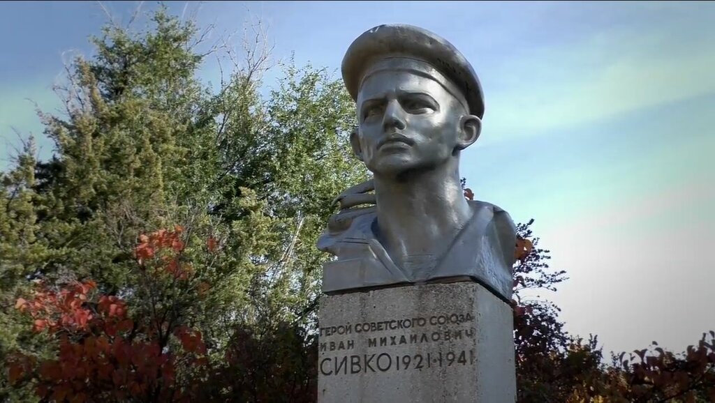 Anıt, heykel Бюст Героя Советского Союза И.М. Сивко, Nikolayevsk, foto