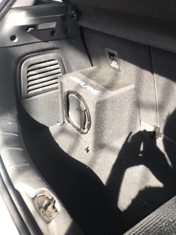 Otomobil yedek parçaları Milano Car Audio, Lombardiya, foto