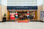Tommy Hilfiger (England, York), giyim mağazası  İngiltere'den