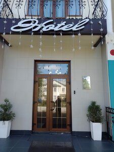 Avinon Hotel (prospekt Blyukhera No:50), otel  Ussuriysk'ten