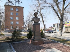 Маргелов В. Ф. (1st Barrikadnaya Street No:29), anıt, heykel  Rostov‑na‑Donu'dan