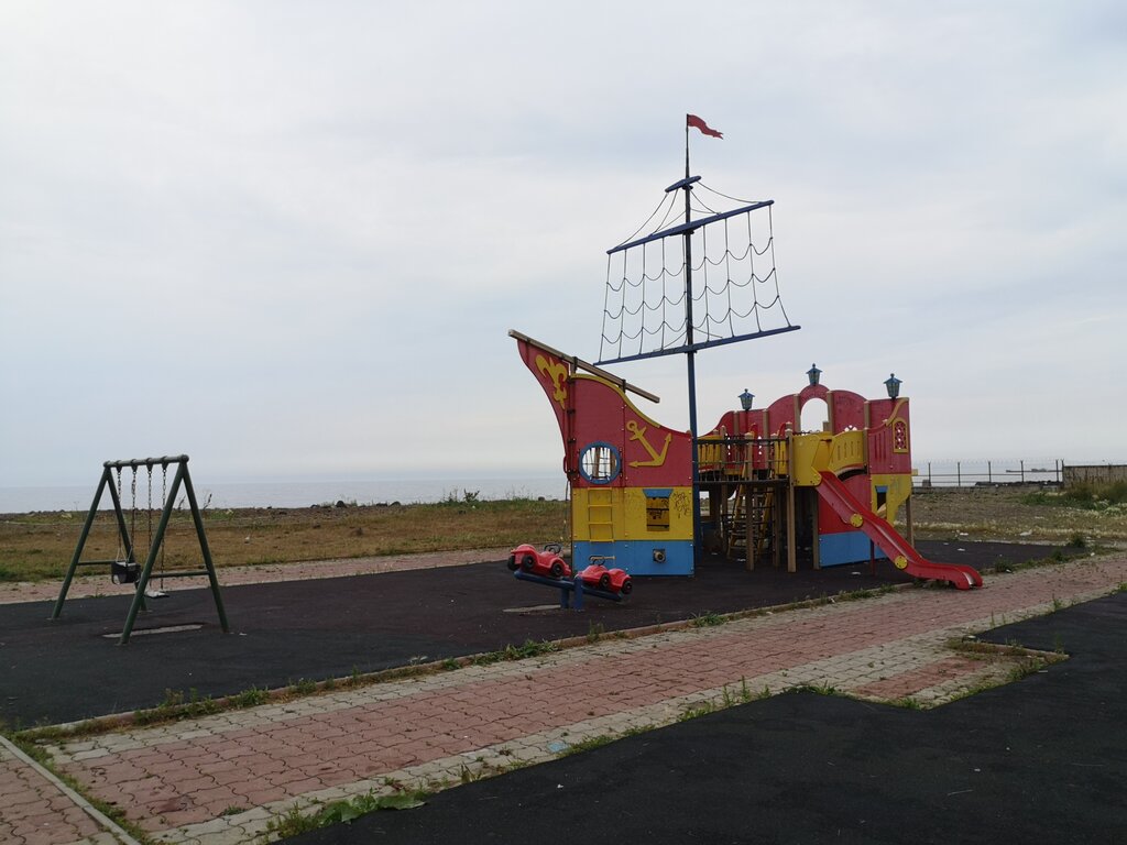 Oyun alanı Playground, Holmsk, foto
