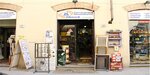 Ferramenta e Mesticheria Memoli (Tuscany, Prato, Via Ser Lapo Mazzei, 29), kapılar