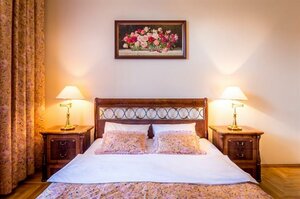 DayFlat na Mikhailovskoy 18a Apartments (Михайловская улица No:18А), otel  Kiev'den
