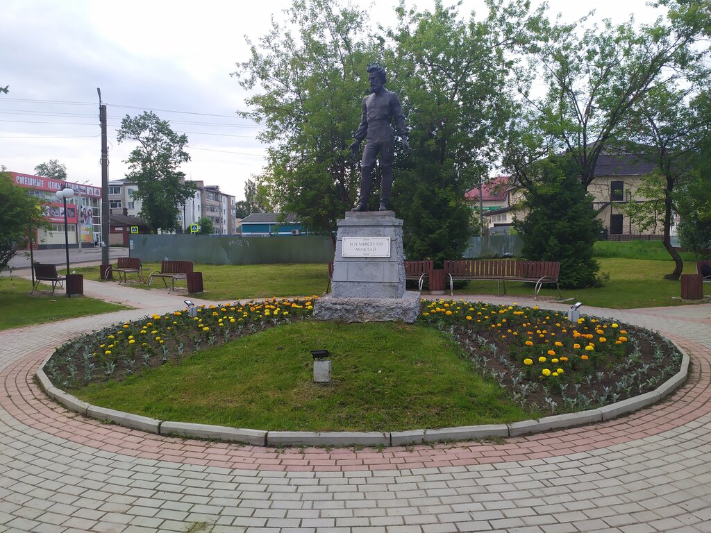 Kültür ve eğlence parkları Сквер у памятника Миклухо-Маклаю, Okulovka, foto