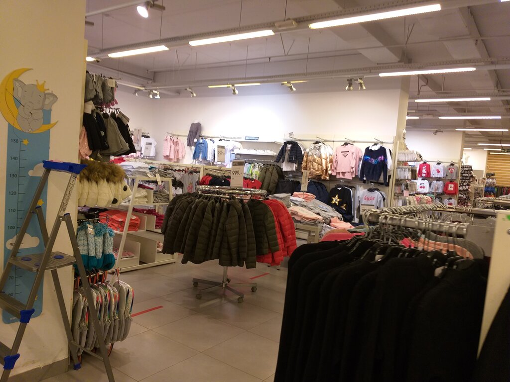 Giyim mağazası Modis, Nijnekamsk (Tüben Kama), foto