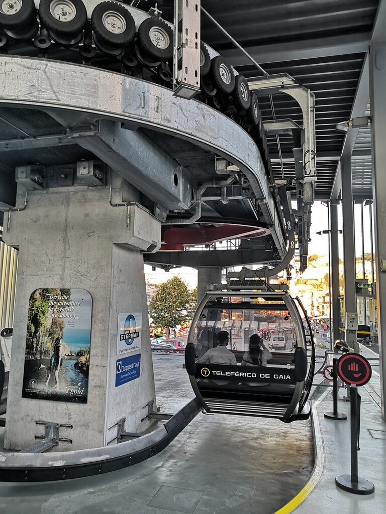 Hızlı ulaşım istasyonu High-speed urban transport station, Porto, foto