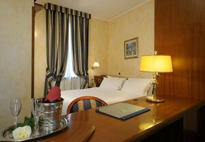 Al Manthia Hotel (Via dei Giardini No:35), otel  Roma'dan