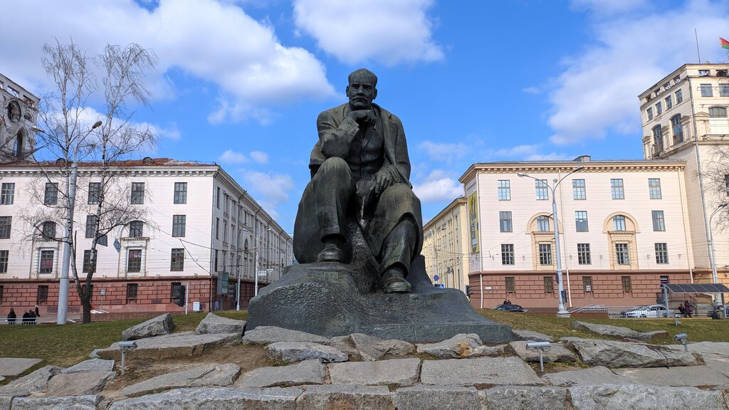Anıt, heykel Памятник Якубу Коласу, Minsk, foto