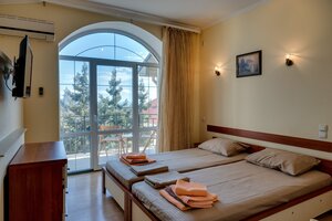 Villa liliya (Лесная улица No:17А, посёлок городского типа Гаспра), otel  Kırım Cumhuriyeti'nden