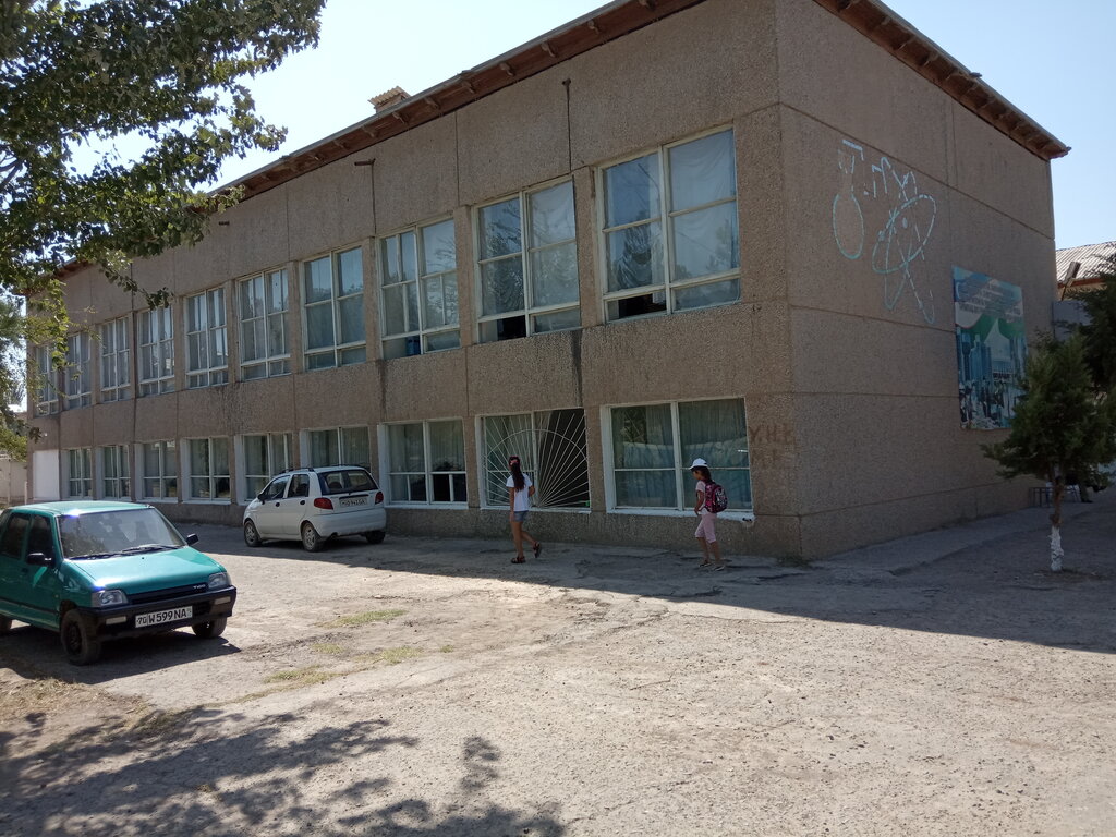 Ortaokul School No. 15, Karşı, foto