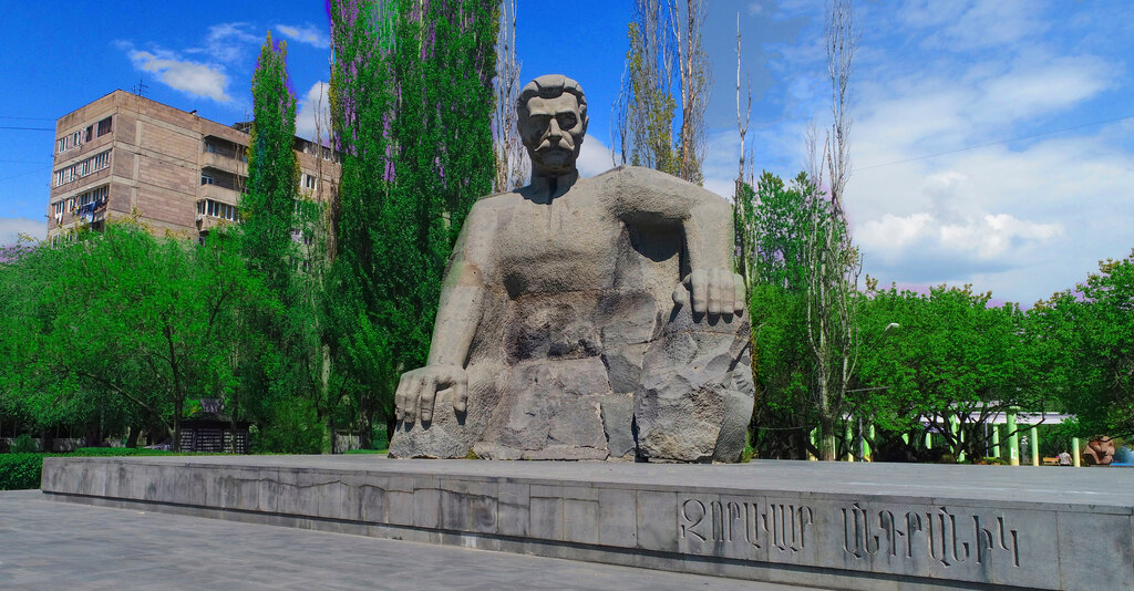 Anıt, heykel Zoravar Andranik, Erivan, foto