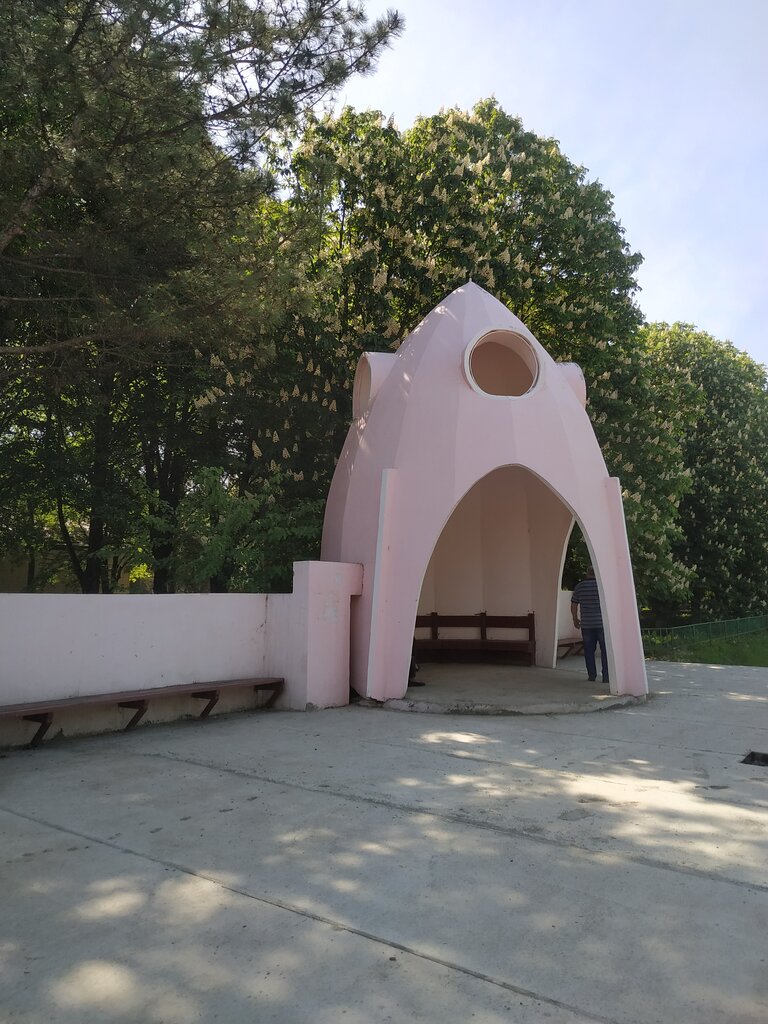 Turistik yerler Арка и барельеф С.М. Кирова, Krasnodarski krayı, foto