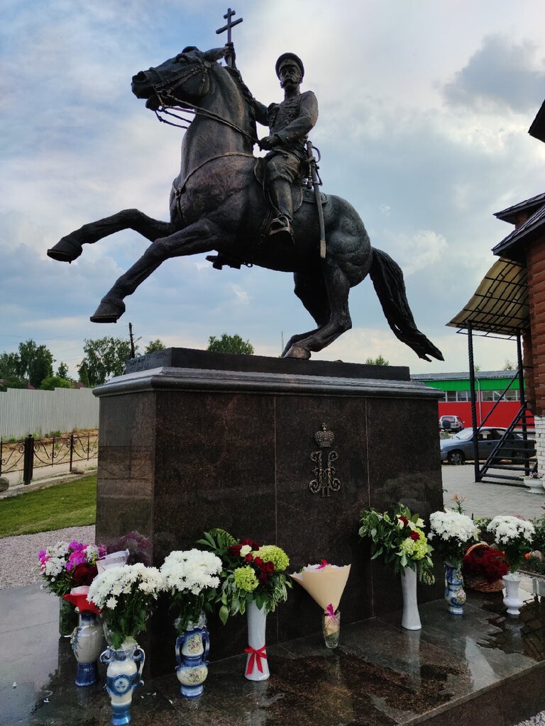 Anıt, heykel Памятник Николаю II, Kulebaki, foto