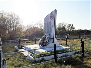 Стела Великой Отечественной войны (Kurgan Region, Almenevskiy munitsipalny okrug, derevnya Maylyk, Trudovaya ulitsa), anıt, heykel  Kurganskaya oblastından