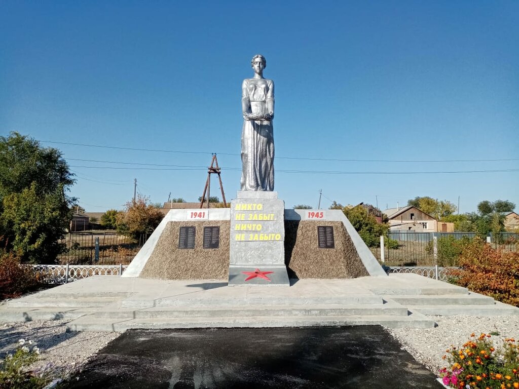 Anıt, heykel Воинам-землякам, павшим в Великой Отечественной войне, Orenburgskaya oblastı, foto