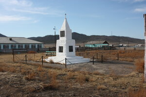 Воинам-землякам, погибшим на фронтах Великой Отечественной войны (Republic of Buryatia, Selenginskiy District, munitsipalnoye obrazovaniye Sutoy, ulus Dede-Sutoy), anıt, heykel  Buriatya'dan