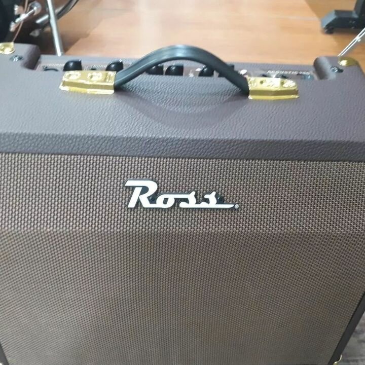 Müzik enstrumanların tamiri Disquería Liverpool, , foto