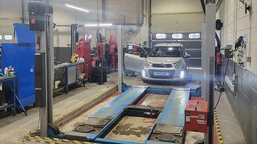 Otomobil satış galerileri Evans Halshaw Citroen Darlington, İngiltere, foto