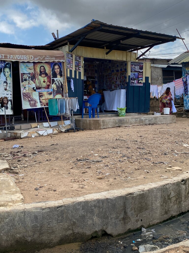 Giyim mağazası Auntie Sarah’s Fashion Design, Dünya, foto