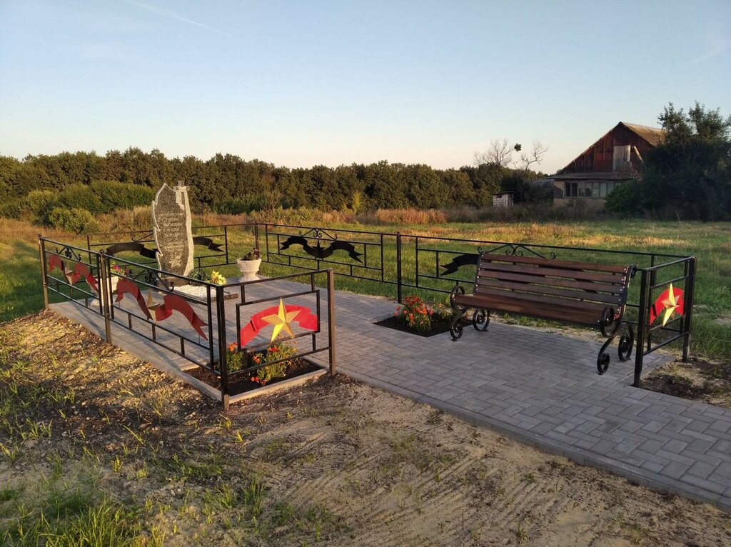 Anıt, heykel Погибшим воинам, Voronejskaya oblastı, foto