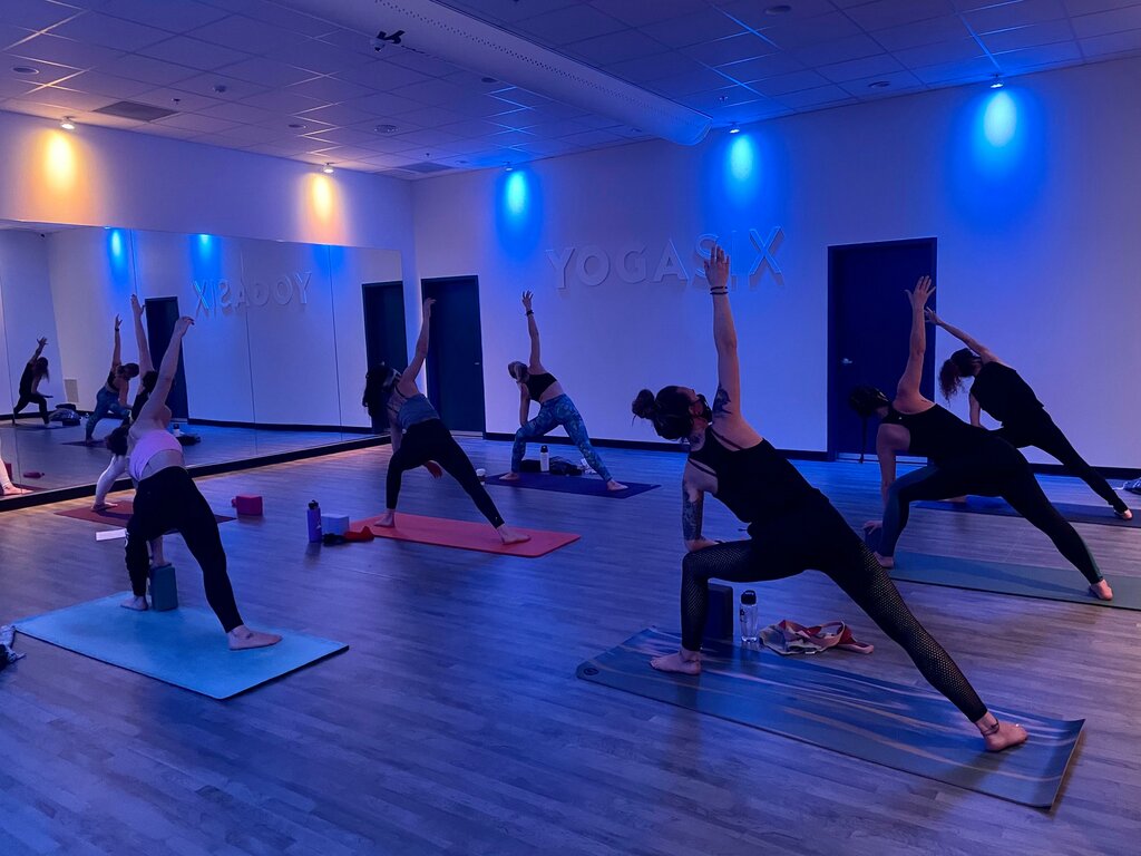 Yoga stüdyosu YogaSix, Pittsburg, foto