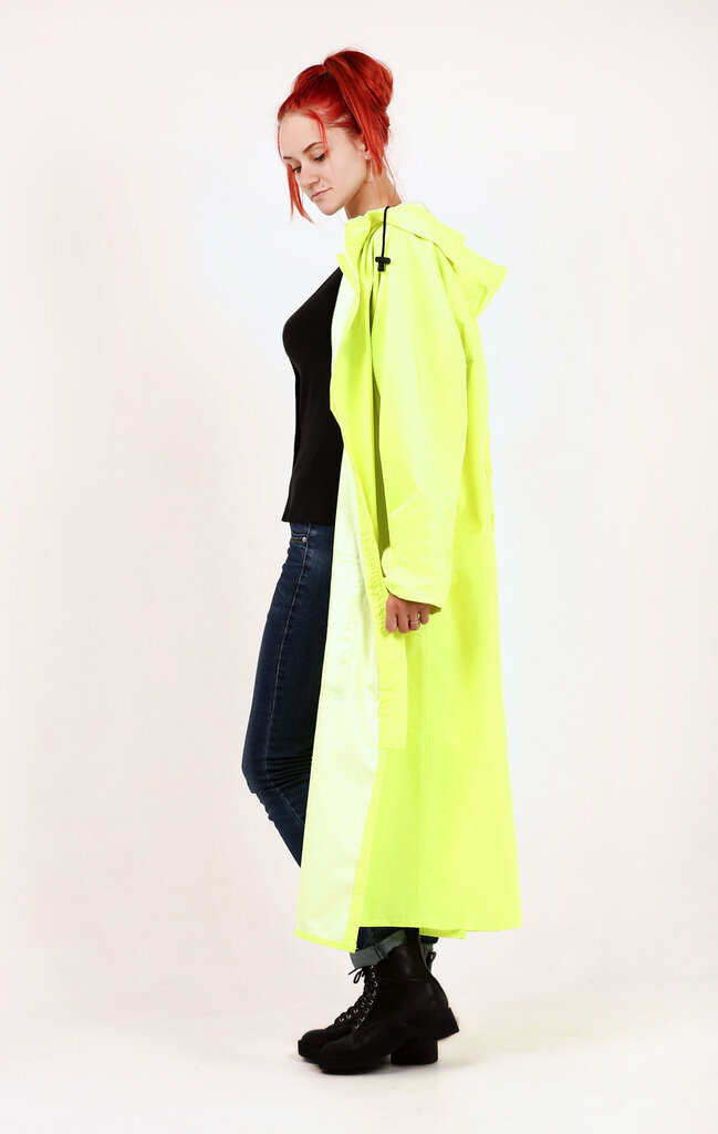 Tuhafiyeler Raincoats, Moskova, foto