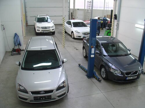 Express yağ değişim noktası Hlouch Motors S. R. O., Dünya, foto
