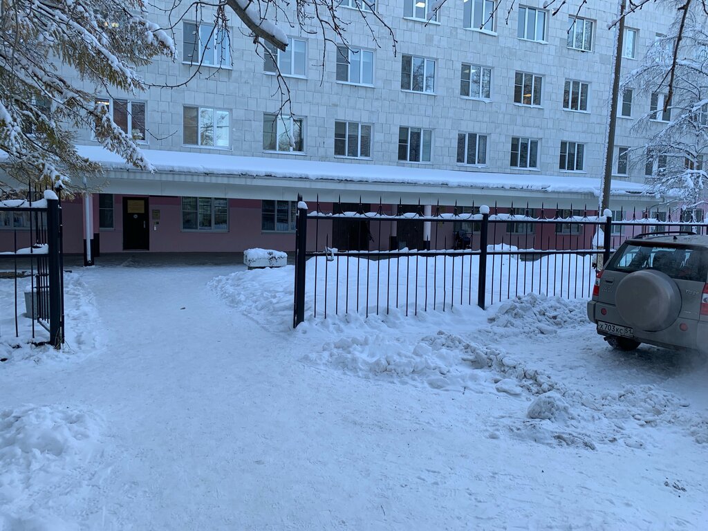 Tıbbi birim Gorodskaya poliklinika, Polyarnie Zori, foto