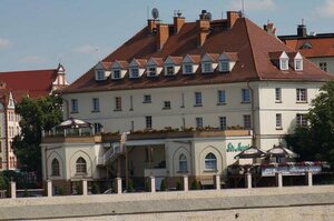 Hotel Piast (Opole, ulica Piastowska, 1), otel  Opole'den