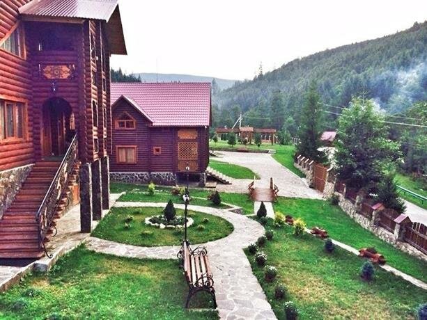 Otel Lisova Kazka Hotel, Zakarpatska oblastı, foto