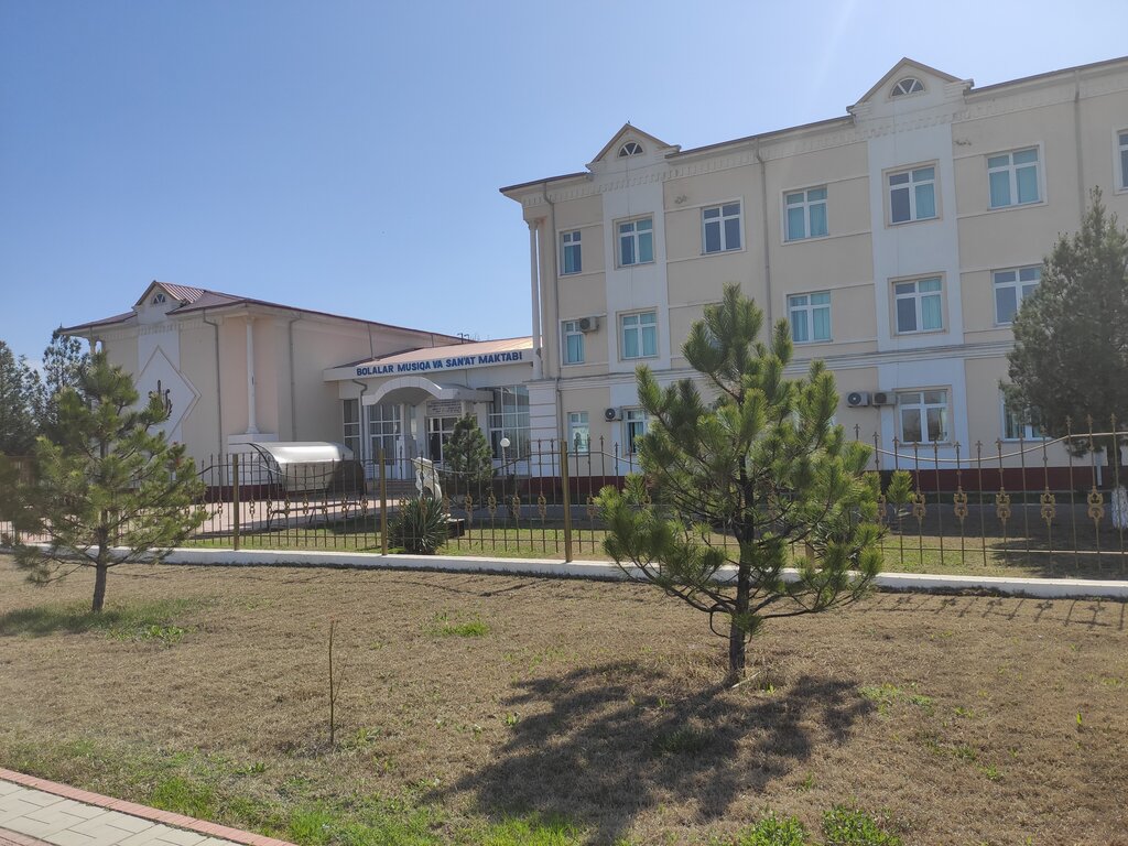 Sanat okulları School of Music and Arts, Karşı, foto