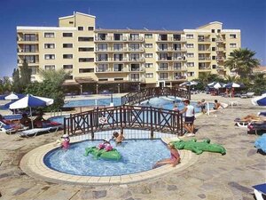 Tsokkos Garden Apts (Pernera, Gazimağusa Bölgesi), otel  Dünya'dan