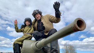 Tank Park Stalnoy Desant (Gatchinskoye shosse No:52к5И), eğlence merkezleri  Krasnoye Selo'dan