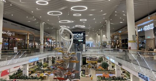 Alışveriş merkezleri Mega, Kudrovo, foto